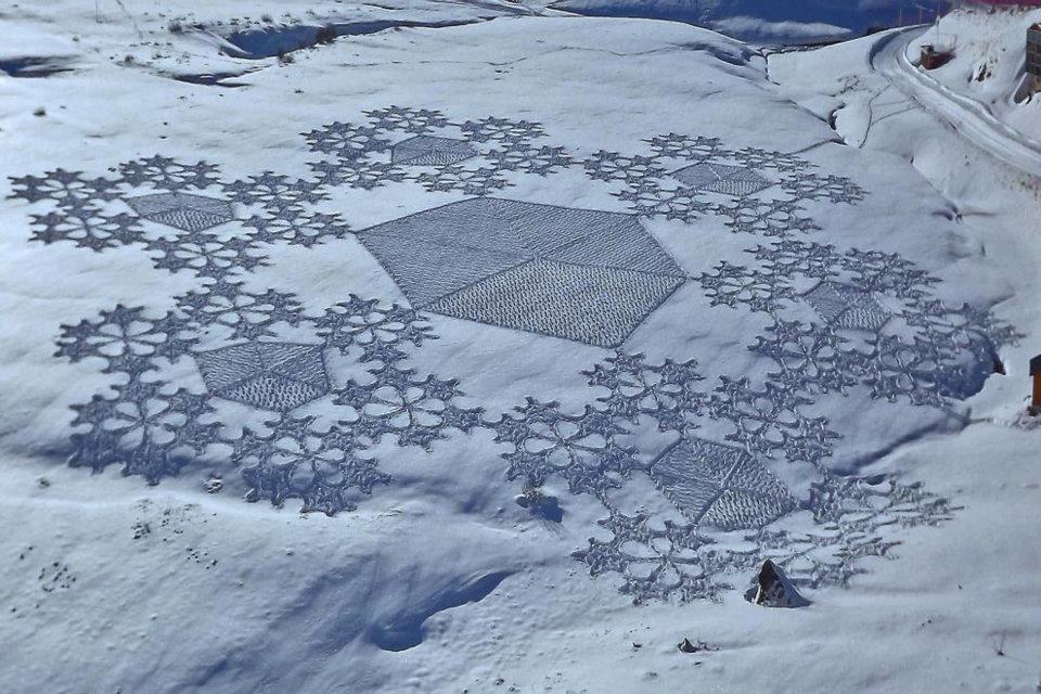 Simon Beck, un artista de la geometria i la neu – CRAI Biblioteca de ...